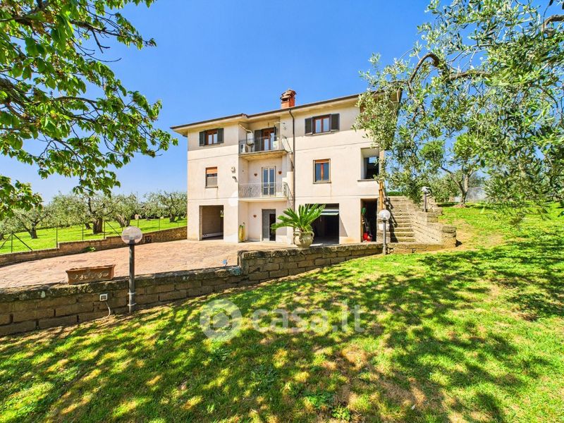 Quadrilocale in Vendita in Via Montefiore 20 a Formello - 190mq - Casa.it