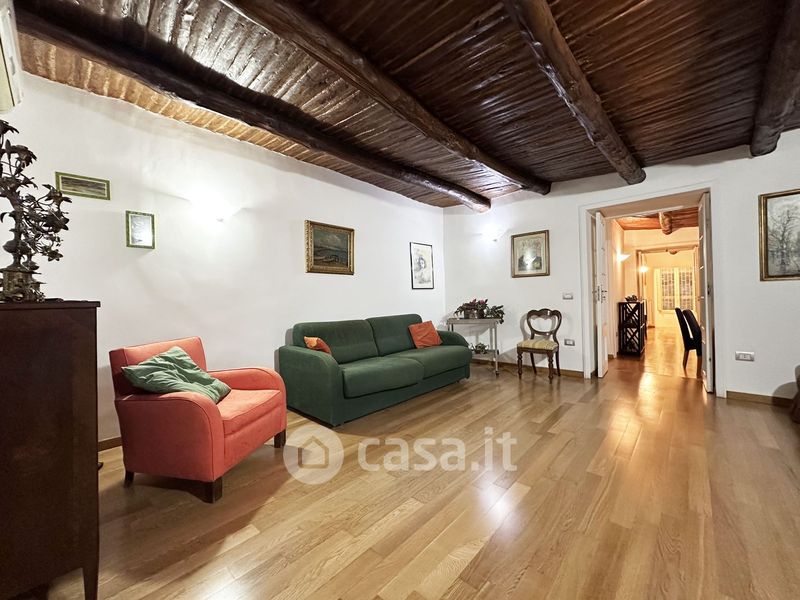 Case in affitto a Napoli vicino alla fermata metro Chiaia - Casa.it