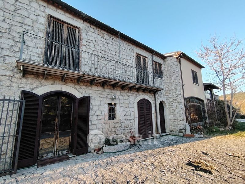 Villa in Vendita in Contrada Croce Santa Maria 10 a Isernia - 220mq ...