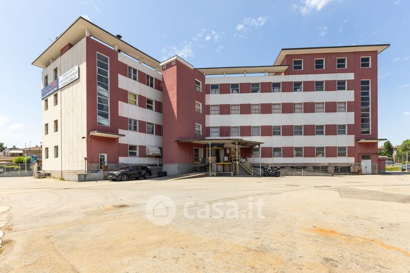 Edifici, stabili e palazzi in vendita a Milano vicino alle fermate ...