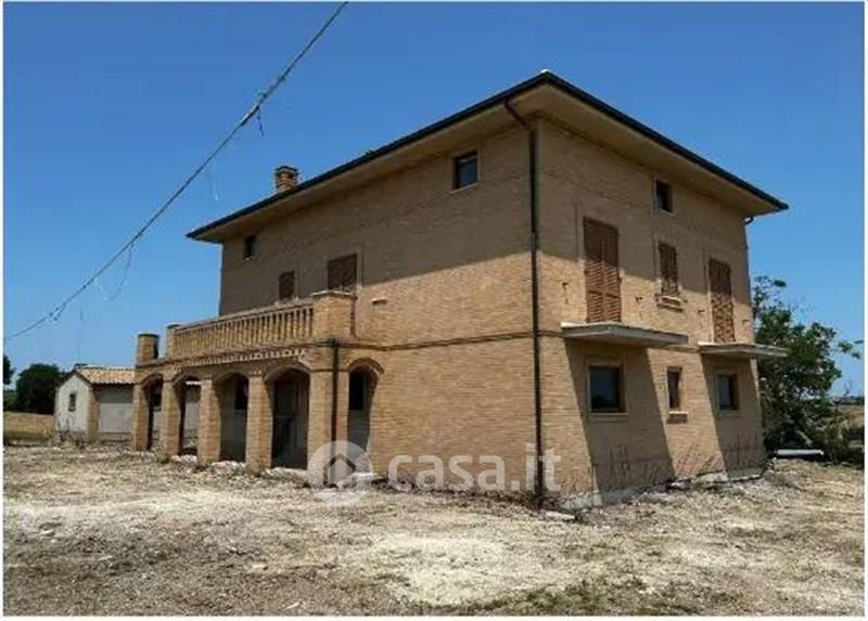Case in vendita a Montecassiano in zona Vissani - Casa.it