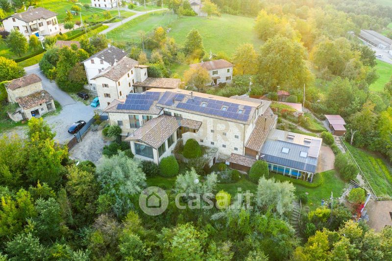 Villa in Vendita in Via Lupazzo 3 -13 a Toano - 900mq - Casa.it