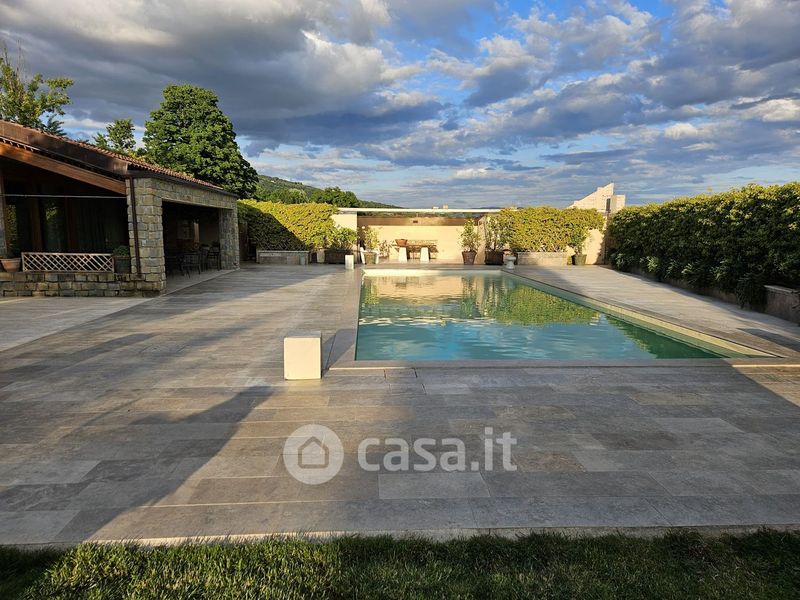 Case con giardino privato in vendita a Pistoia in zona Candeglia - Casa.it