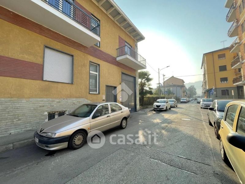 Edifici, stabili e palazzi in vendita a Chivasso in zona Centro - Casa.it