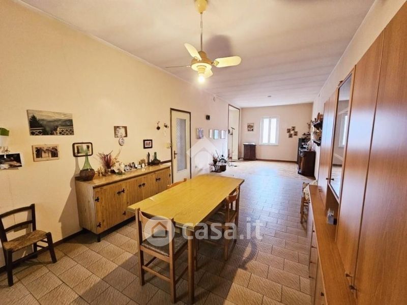 Case bifamiliari, trifamiliari in vendita a Redondesco - Casa.it