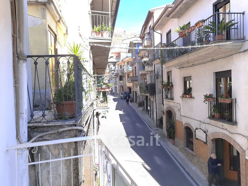 Case da ristrutturare in vendita a Futani - Casa.it