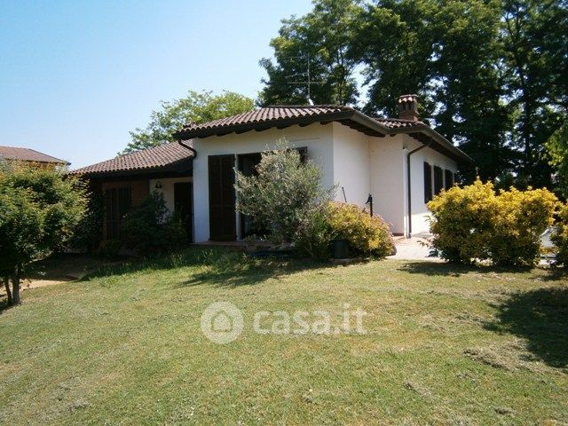 Case con piscina in vendita a Stradella - Casa.it