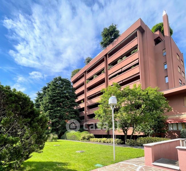 Nude proprietà a Milano vicino alla fermata metro Sondrio - Casa.it