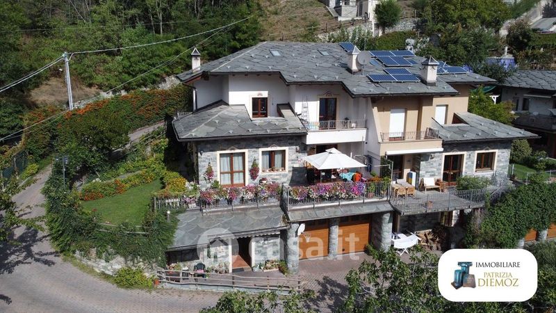 Villa in Vendita in Regione Talapè a Aosta - 303mq - Casa.it