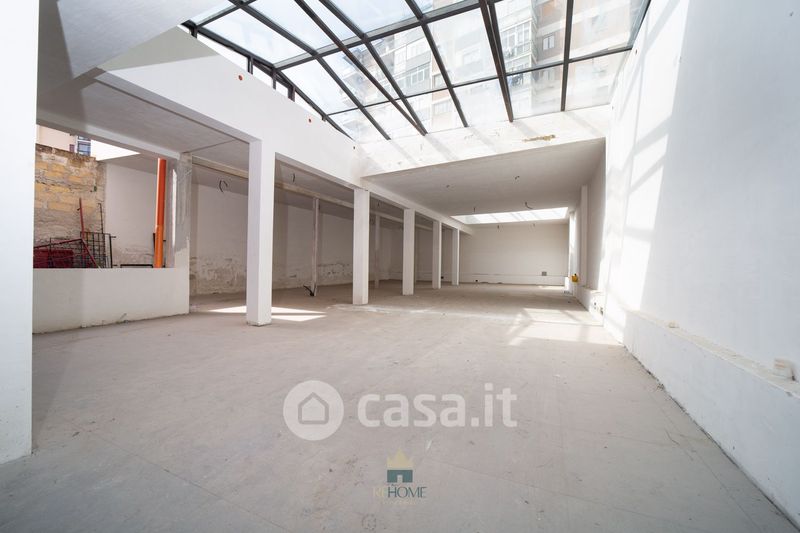 Immobili commerciali in vendita a Palermo in zona Altarello, Passo di ...