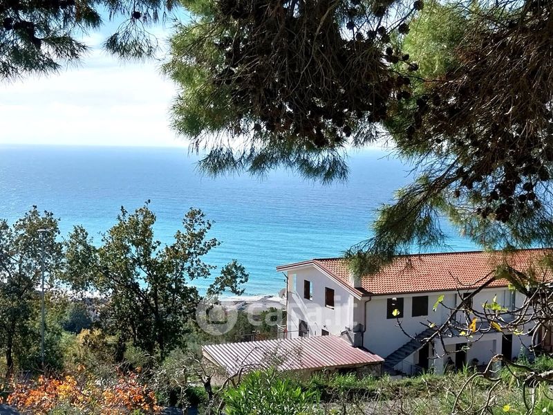 Case indipendenti in vendita a Cetraro in zona Ceramile-Fratica - Casa.it