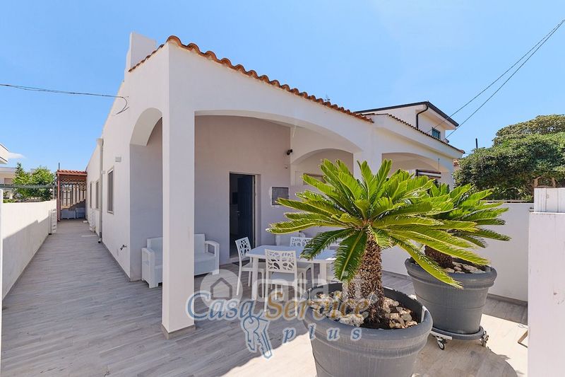 Case Indipendenti in vendita a Racale in zona Torre Suda - Casa.it