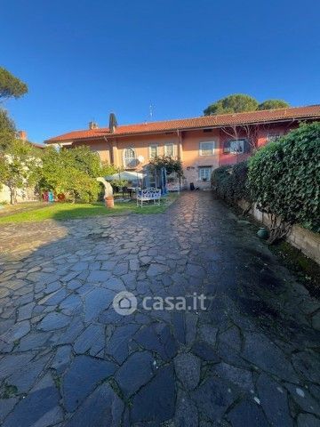 Villa in Vendita in Via di Valle della Muletta a Roma - 490mq - Casa.it