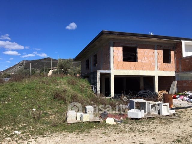 Case con giardino in vendita a Cassino in zona Cappella Morrone - Casa.it