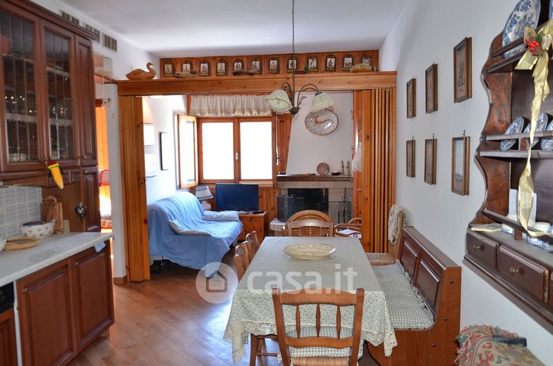 Trilocale in Vendita in Via del Ceraso a Ovindoli - 75mq - Casa.it