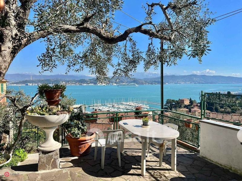 Case con giardino in vendita a Portovenere in zona Fezzano - Casa.it