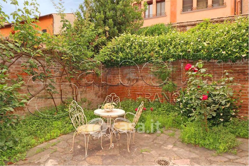 Case con giardino privato in vendita a Ferrara in zona Santa Maria in ...
