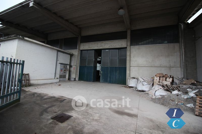 Capannoni in vendita a Arcisate in zona Centro - Casa.it