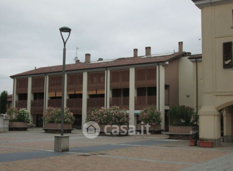 Locale commerciale in Vendita in Via Don Pierino Bernardelli 10 a ...