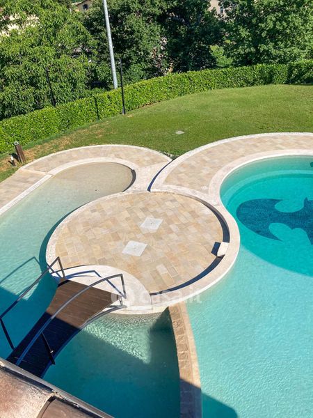 Villa in Vendita in Strada Tiberina Nord 157 a Perugia - 636mq - Casa.it