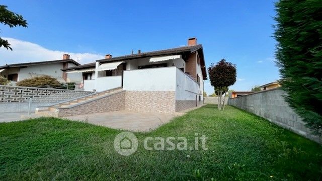 Villa in Vendita in Strada vecchia Galliate a Mortara - 270mq - Casa.it