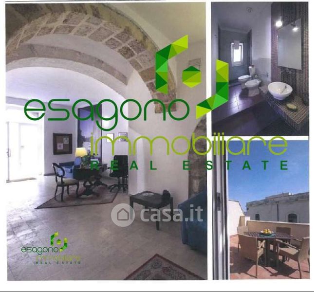 Edifici, stabili e palazzi in vendita a Siracusa in zona Ortigia - Casa.it