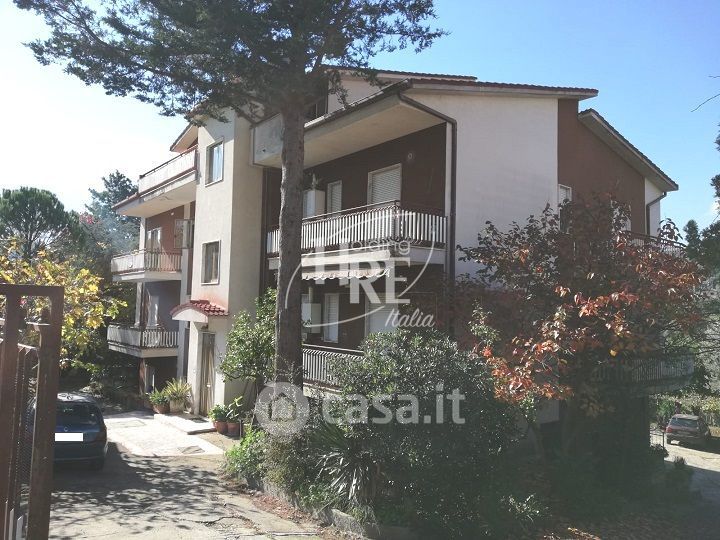 Quadrilocale in Vendita in Via Mario Dodaro a Mendicino - 106mq - Casa.it