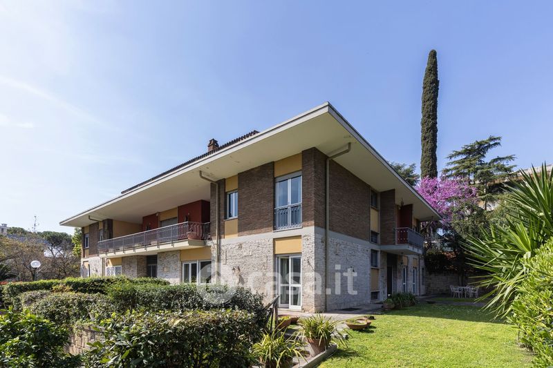 Ville da ristrutturare in vendita a Roma in zona Eur, Tintoretto ...