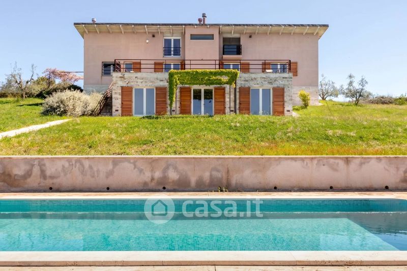 Villa in Vendita a Canino - 380mq - Casa.it
