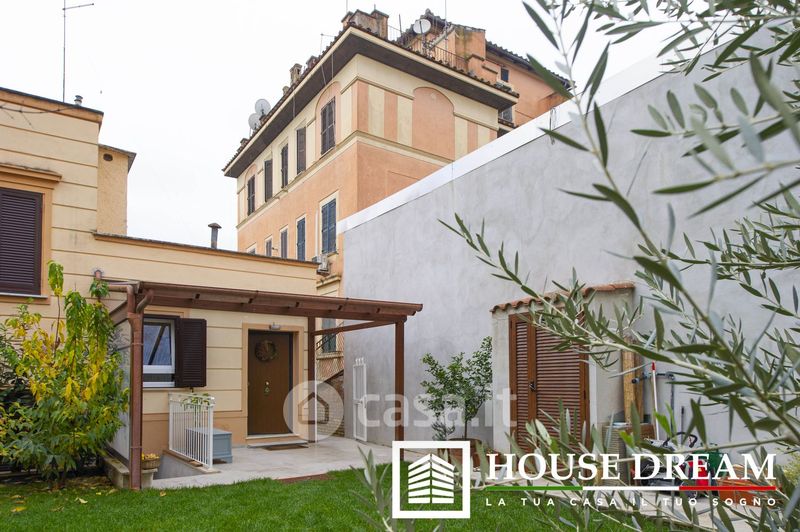 Case con giardino privato in vendita nel quartiere Quadraro di Roma ...