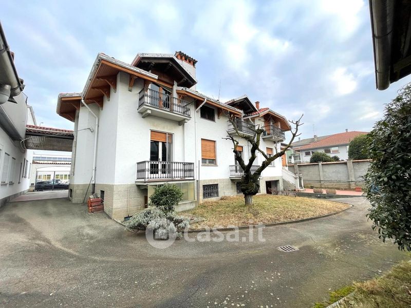 Case con giardino privato in vendita a Biella in zona Villaggio ...