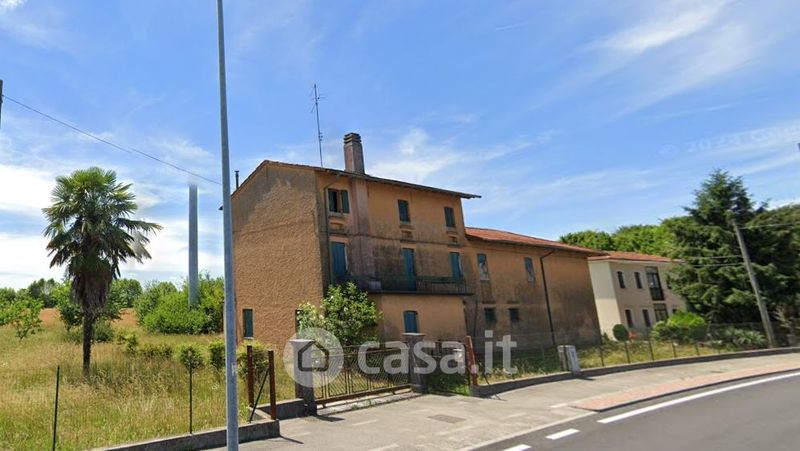 Rustici, casali con terrazzo in vendita a Brugnera in zona Maron - Casa.it