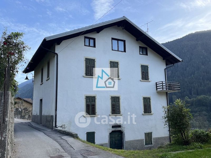 Case in vendita a Porte di Rendena in zona Villa Rendena - Casa.it