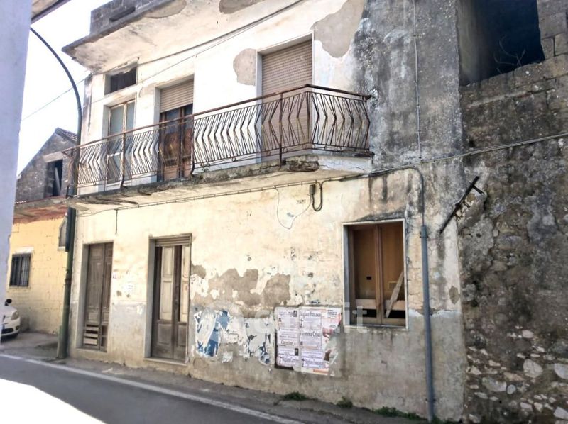 Case in vendita a Cervino in zona Forchia - Casa.it