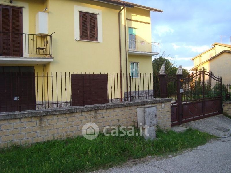 Case da ristrutturare in vendita a Calcata in zona Centro - Casa.it