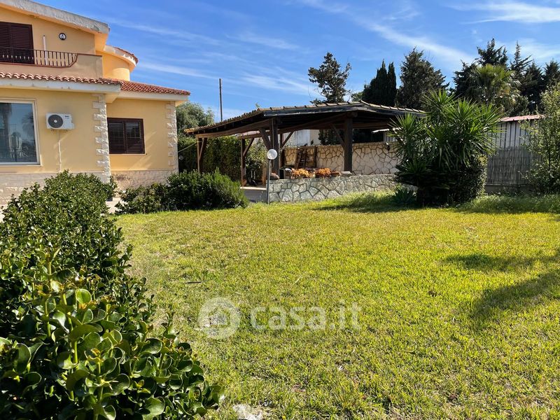 Case con giardino privato in vendita a Siracusa in zona Carrozziere ...