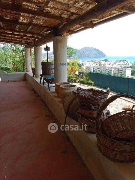 Ville con giardino privato in vendita a Lipari in zona Isola di Lipari ... Ville con giardino privato in vendita a Lipari in zona Isola di Lipari ...