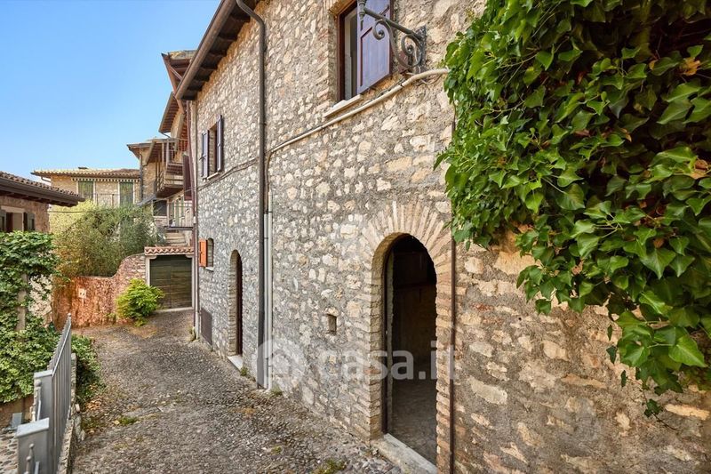 Rustici, casali in vendita a Brenzone sul Garda in zona Castelletto ...