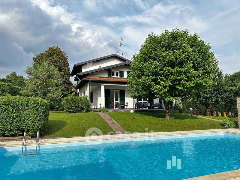 Case con piscina in vendita a Villa Guardia - Casa.it