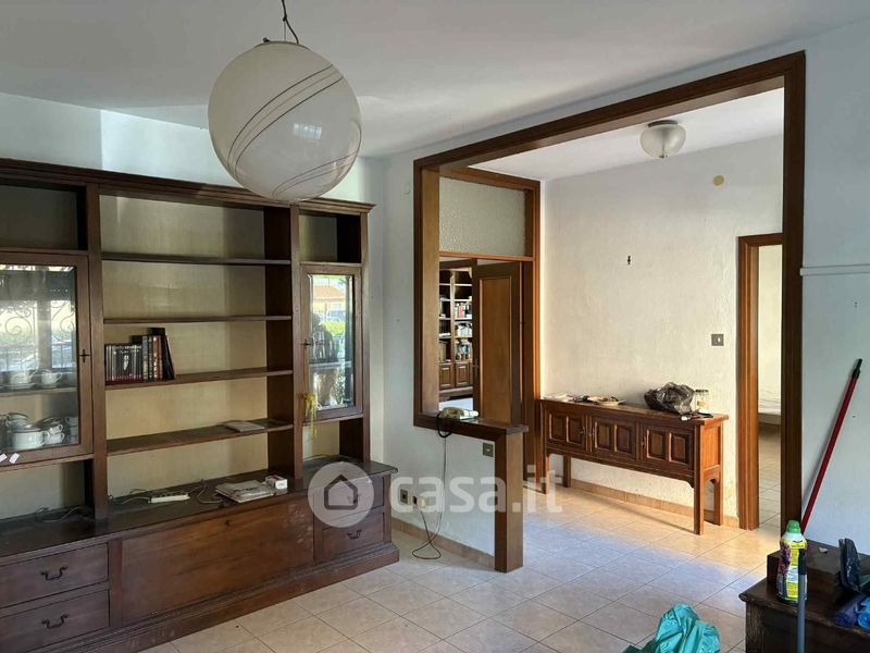 Case bifamiliari, trifamiliari da ristrutturare in vendita nel quartiere Cisanello-Isola Verde ...