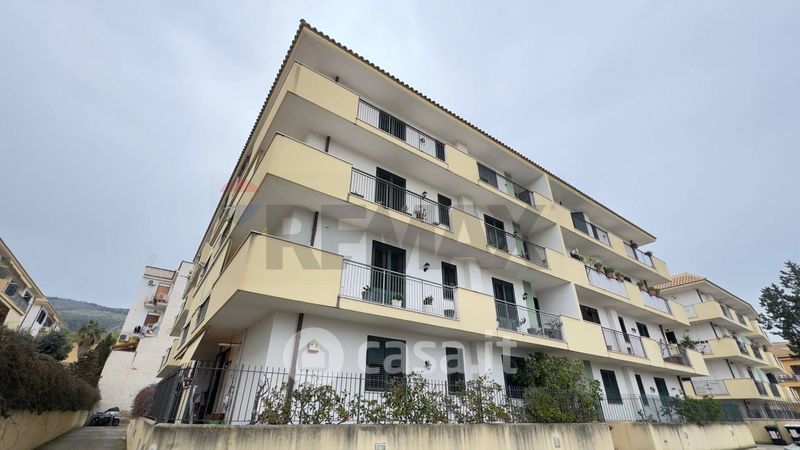 Trilocale in Vendita in Via Oreste Lo Valvo 36 a Palermo - 132mq - Casa.it