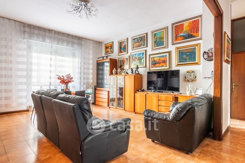 Quadrilocale in Vendita in Via Lainate 64 a Rho - 140mq - Casa.it