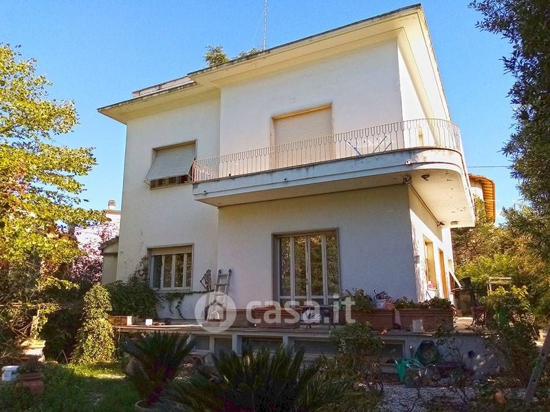 Ville in vendita a Cortona in zona Camucia-Monsigliolo - Casa.it