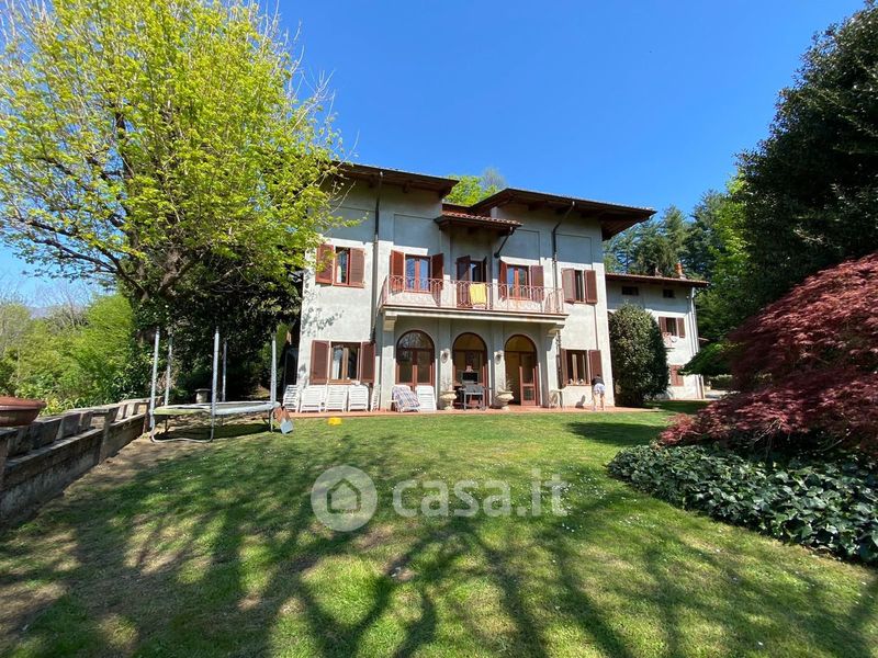 Villa in Vendita in Strada Crosa 6 a Castellamonte - 1000mq - Casa.it