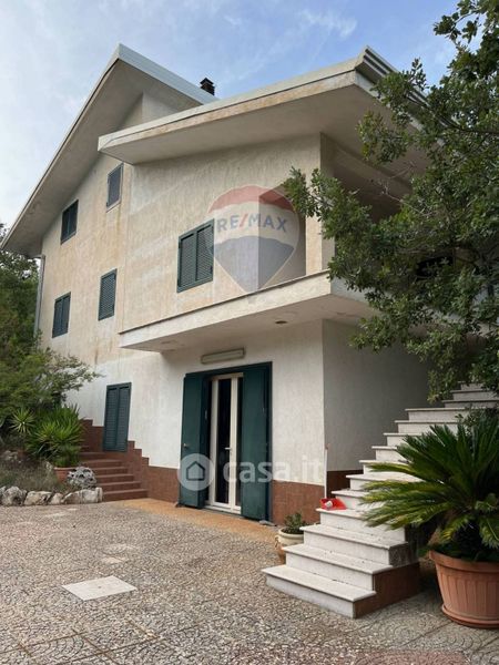 Ville con giardino privato in vendita a Cassano delle Murge - Casa.it Ville con giardino privato in vendita a Cassano delle Murge - Casa.it
