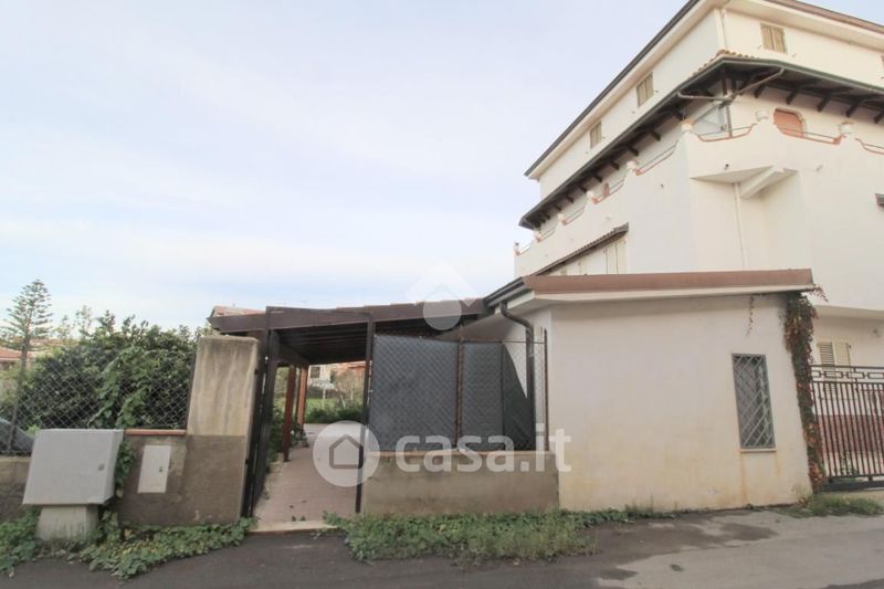 Casa indipendente in Vendita in Via dell'Anemone di Mare a Isola di ...