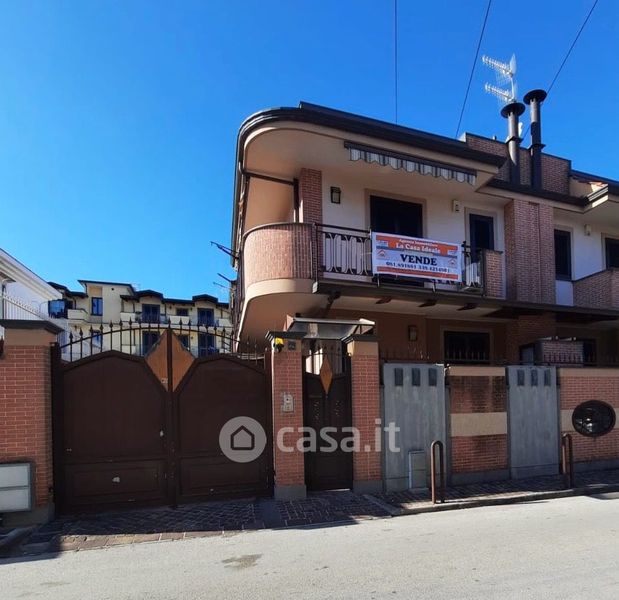 Villa in Vendita in Via Domenico Pirozzi 29 a Frattamaggiore - 170mq ...