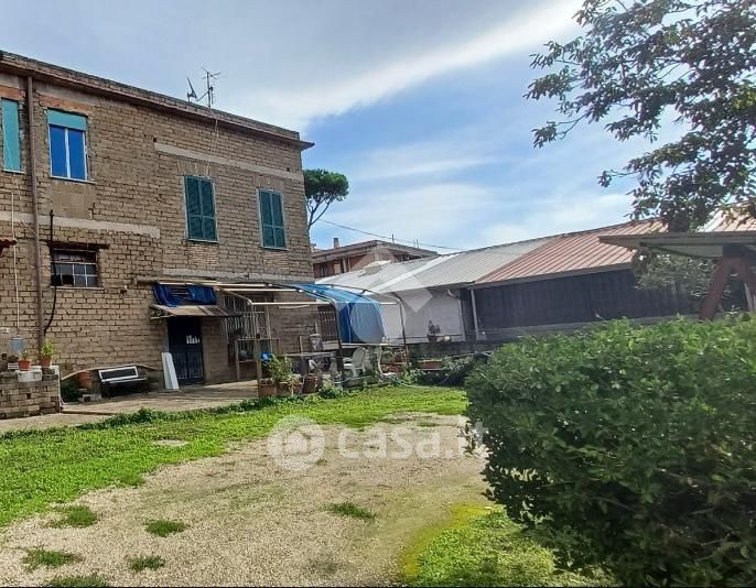 Rustici, casali con giardino in vendita a Roma in zona Tor Vergata ...