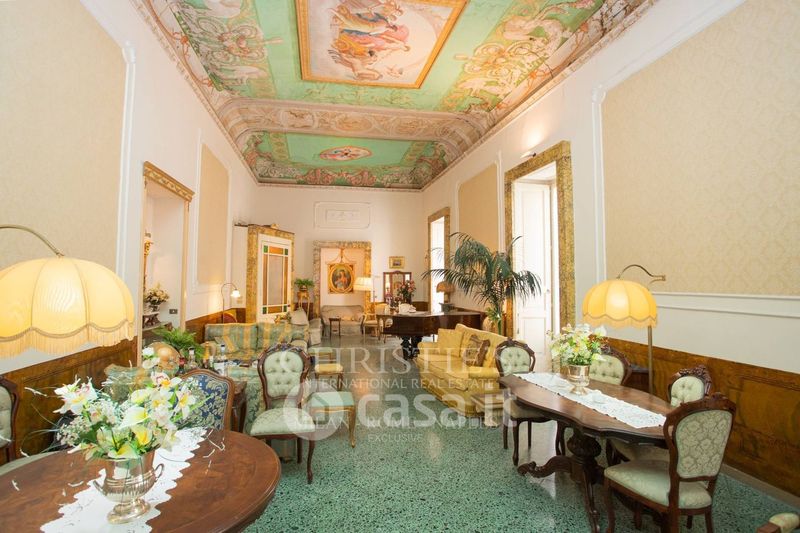 Case in vendita a Napoli vicino alla fermata metro Municipio - Casa.it