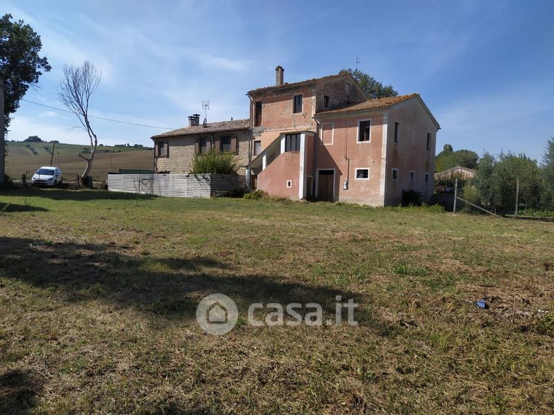 Rustico, casale in Vendita in Via Roma 2 a Monte Roberto - 468mq - Casa.it